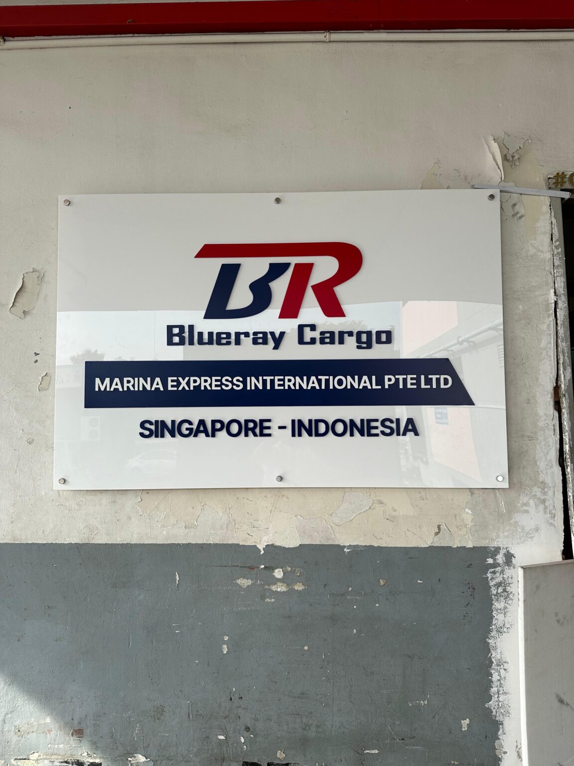 Tentang Kami - Blueray Cargo