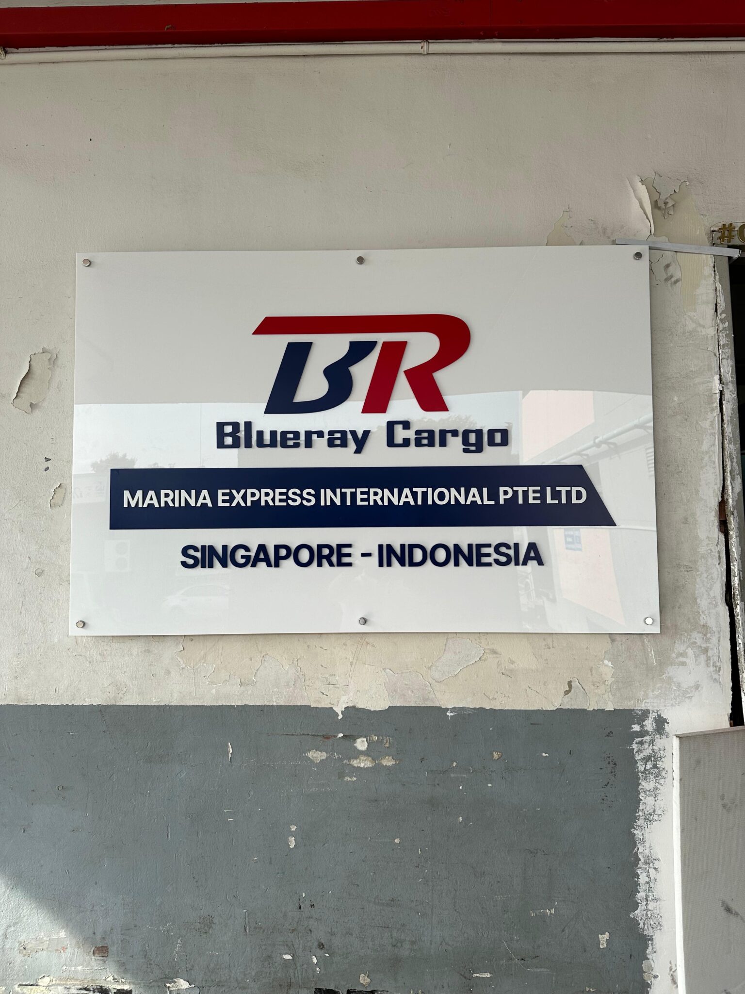 Tentang Kami - Blueray Cargo